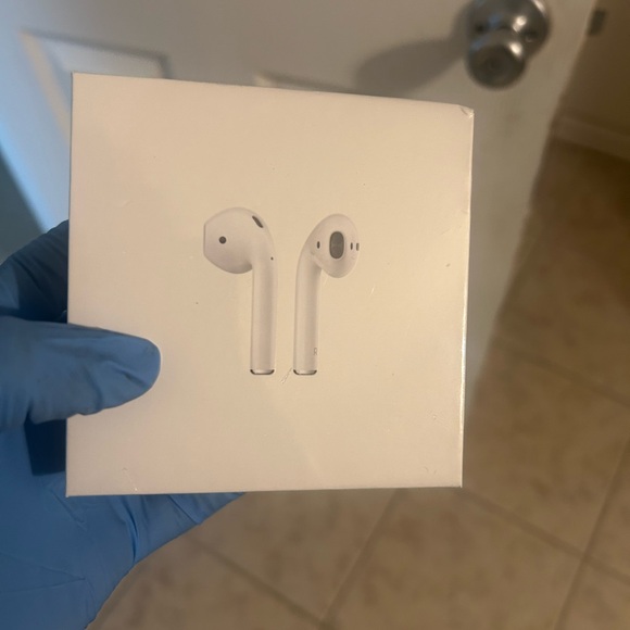 Apple | Headphones | Apple Airpods St Generation With Charging Case In ...
